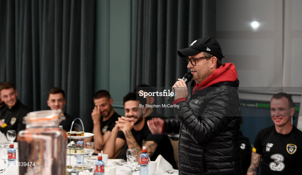 Sportsfile - Mario Rosenstock visits Republic of Ireland Squad - 1839474