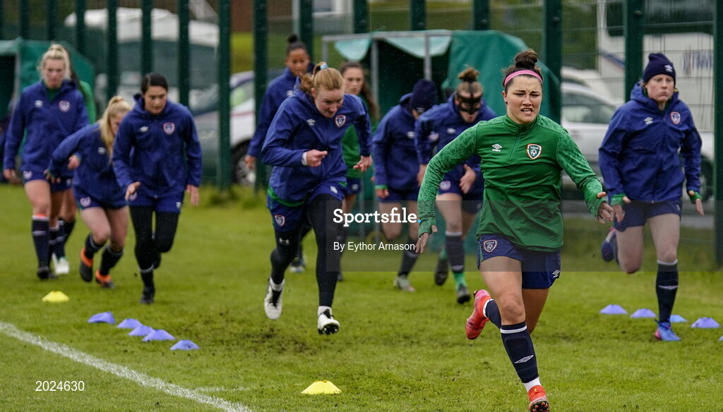 Sportsfile - Republic of Ireland Women Training Session - 2024630