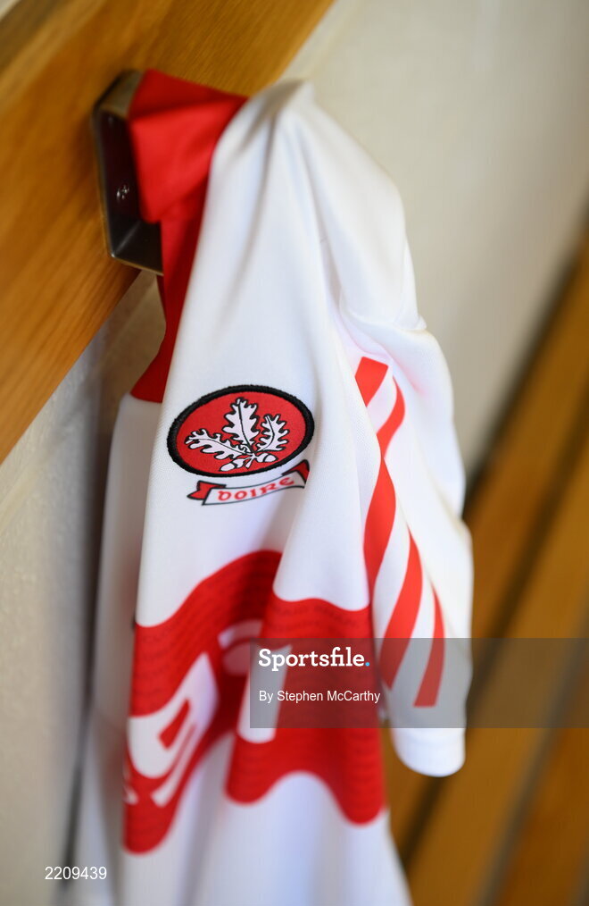 Sportsfile - Derry Football Squad Portraits 2022 - 2209439