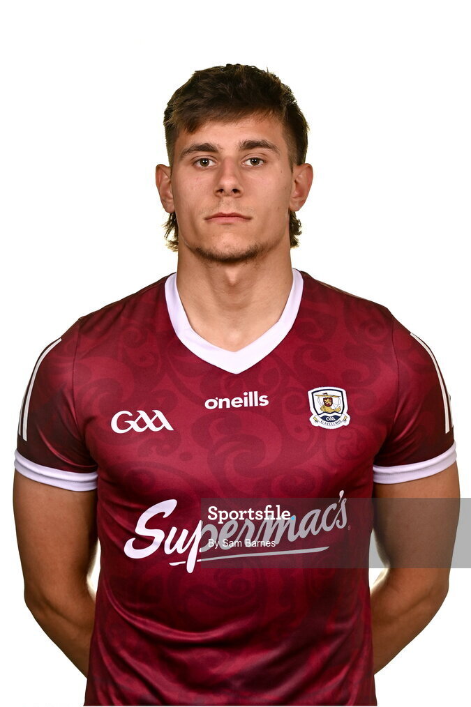 Sportsfile - Galway Football Squad Portraits 2022 - 2210818