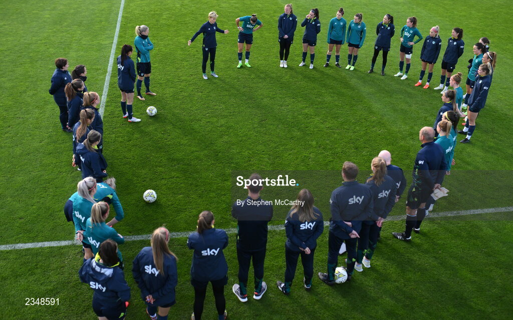 Sportsfile - Republic of Ireland Women Training Session - 2348591
