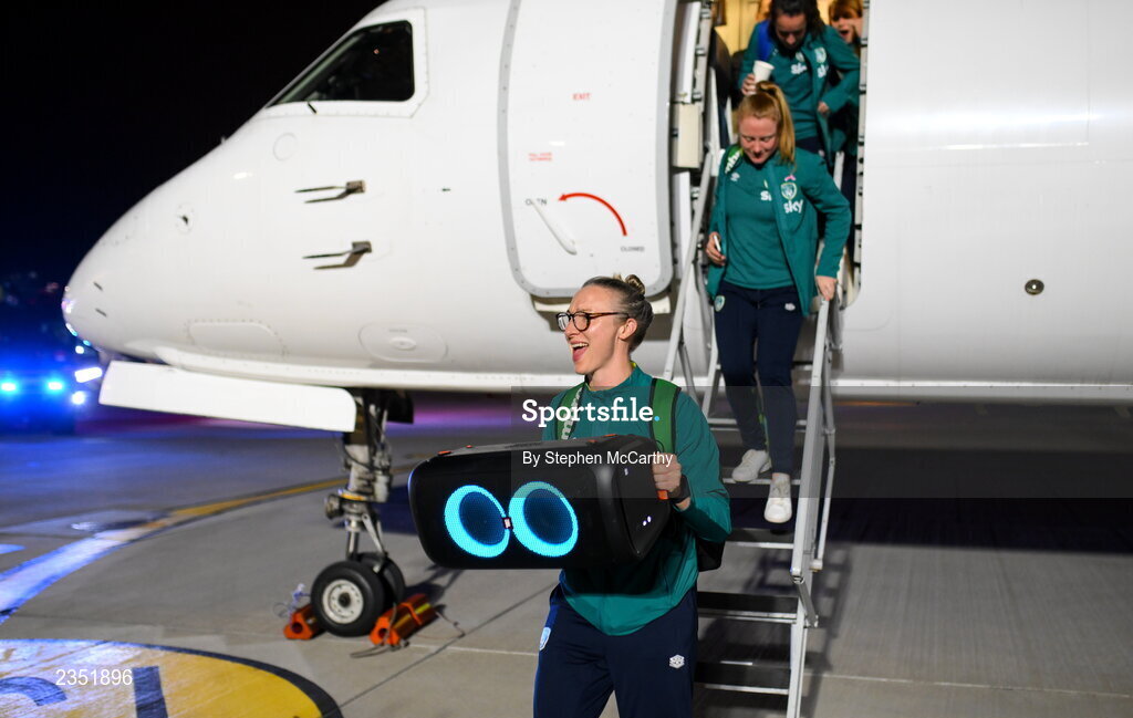 Sportsfile - Republic of Ireland Women Return from Glasgow - 2351896