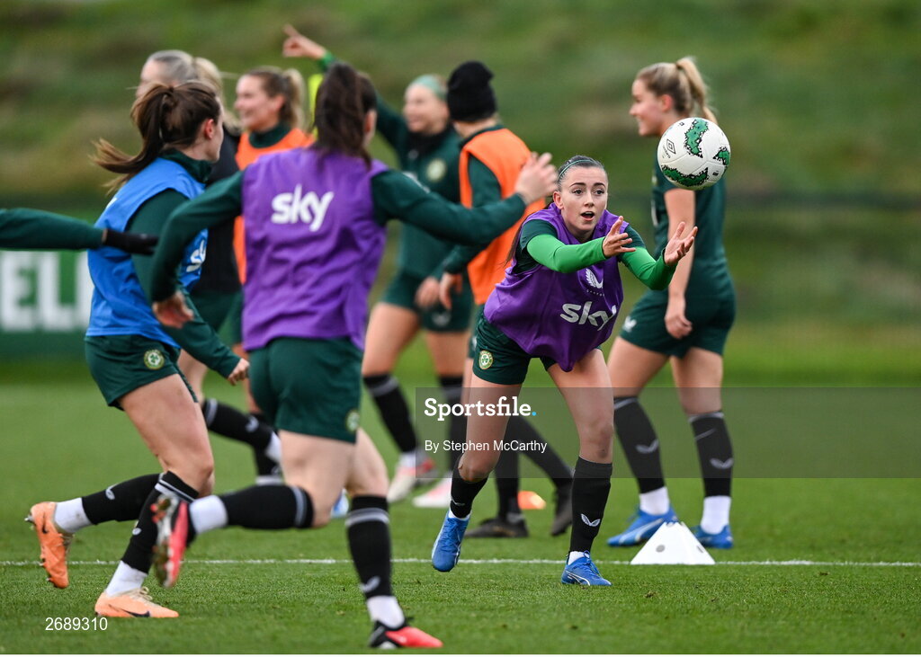 Sportsfile - Republic of Ireland Women Training Session - 2689310