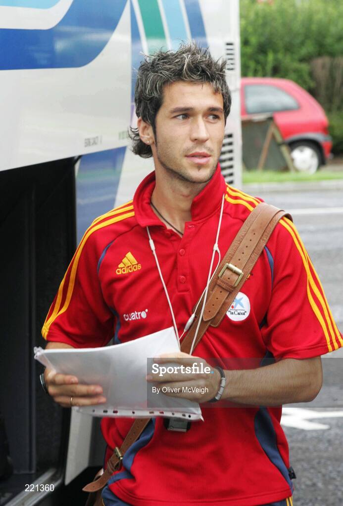 Sportsfile - Spanish Team Arrive at Belfast International Airport - 221360