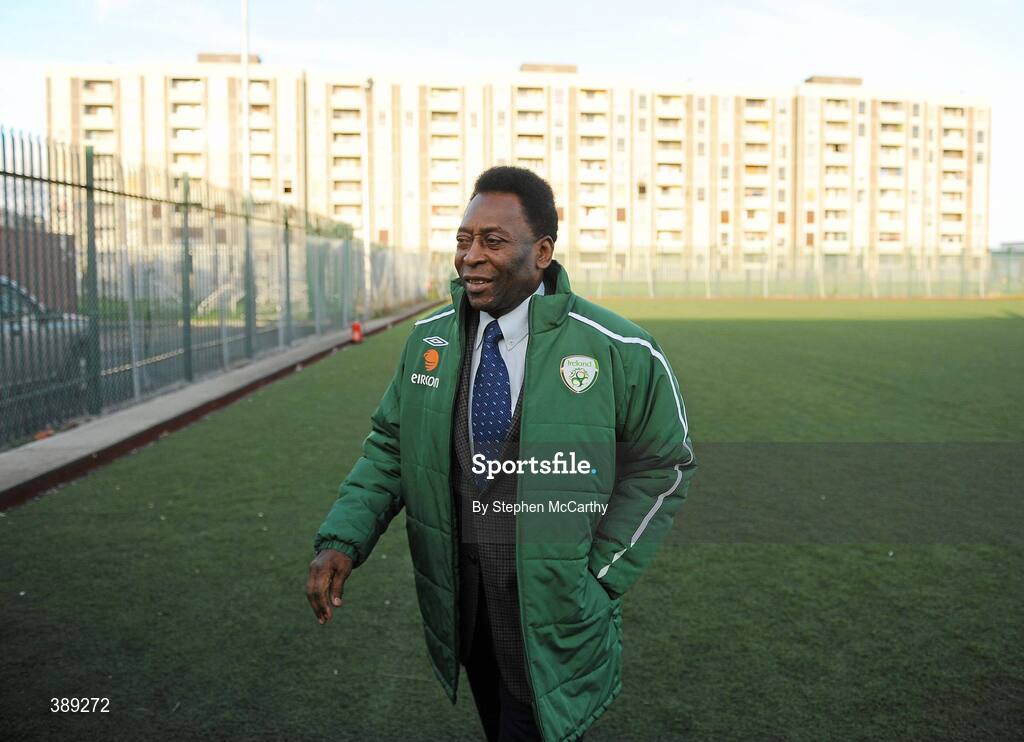 Sportsfile - Pelé Visits Trinity Comprehensive School, Ballymun - 389272