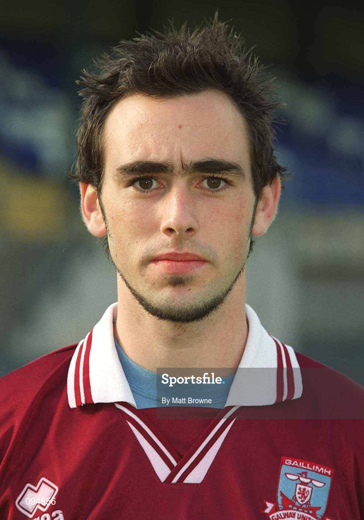 Sportsfile - Galway United Squad Portraits 2002 - 094656